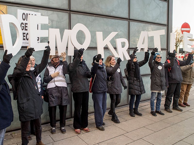 Demokratie stärken: So gelingt gesellschaftlicher Zusammenhalt in der ...